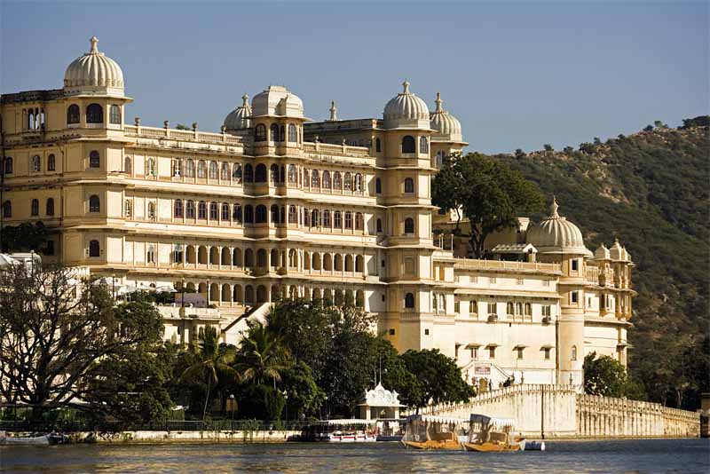 10 Extremely Famous Grand Palaces In India - Depth World
