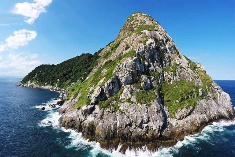 10 Strangest Islands on Earth - Depth World