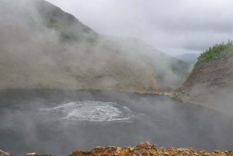 Top 10 strangest lakes in the world - Depth World