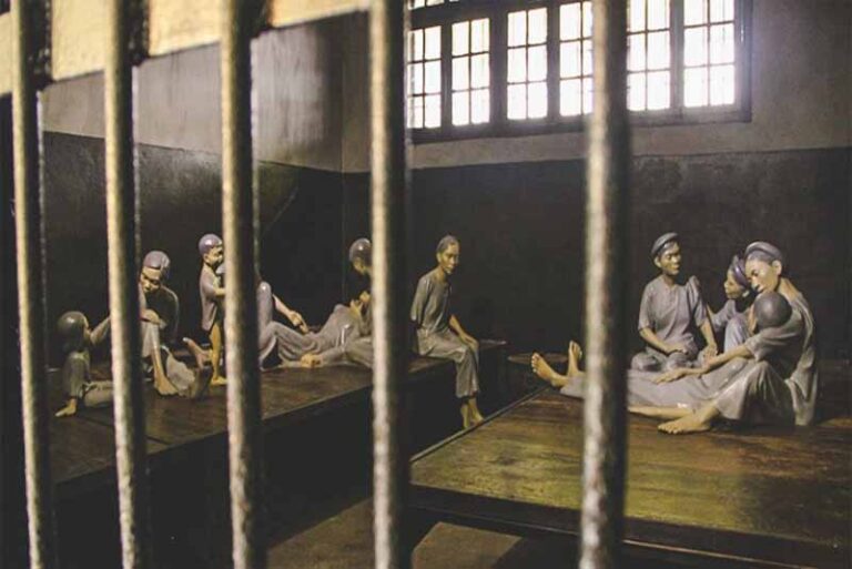 Top 10 Historic Prisons in The World - WiseApp | Brain Game