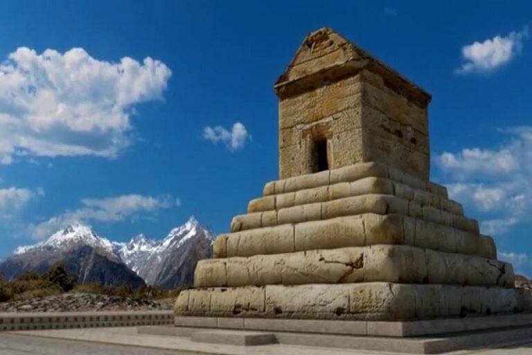 10 Most Famous Tombs in the world - Depth World